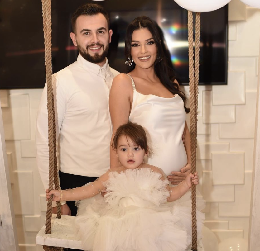 Eliona Pitarka zbulon gjininë e bebit nr. 2 - Instagramming