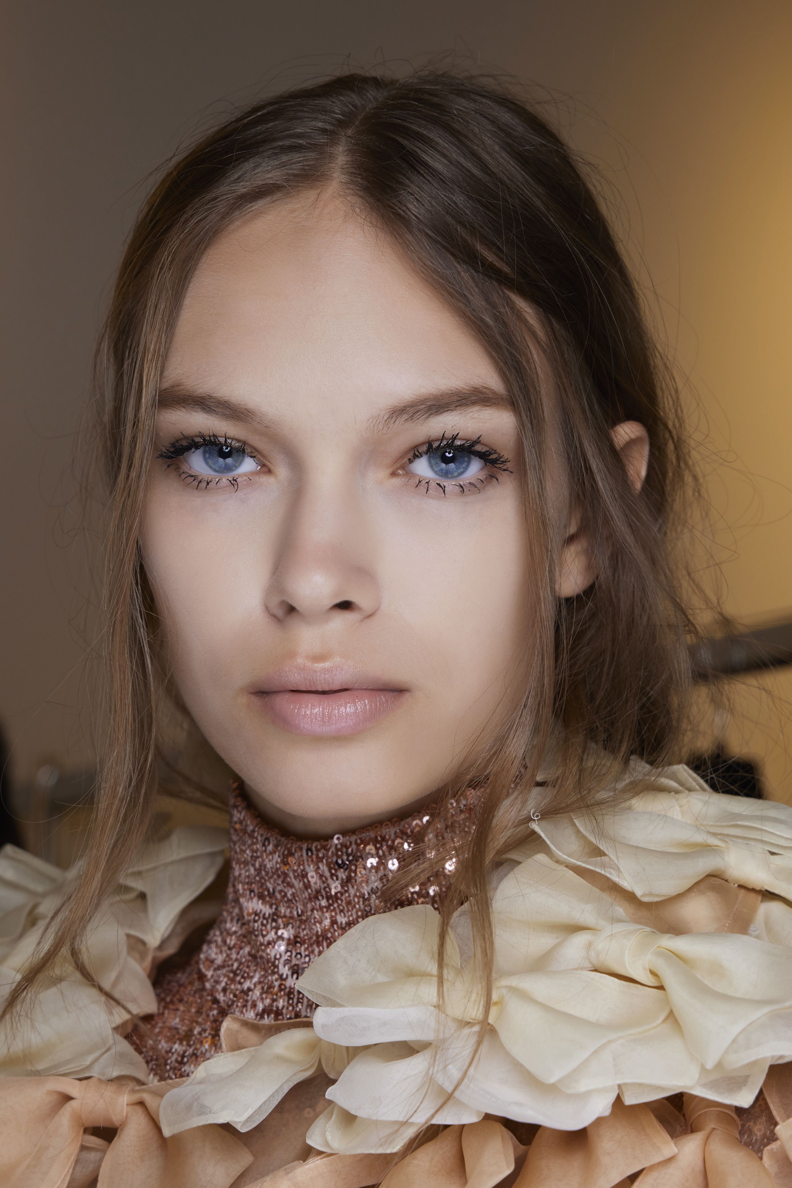 Rikthehen ‘qerpikët merimangë’, tendenca IN për të gjitha gocat - Make-Up